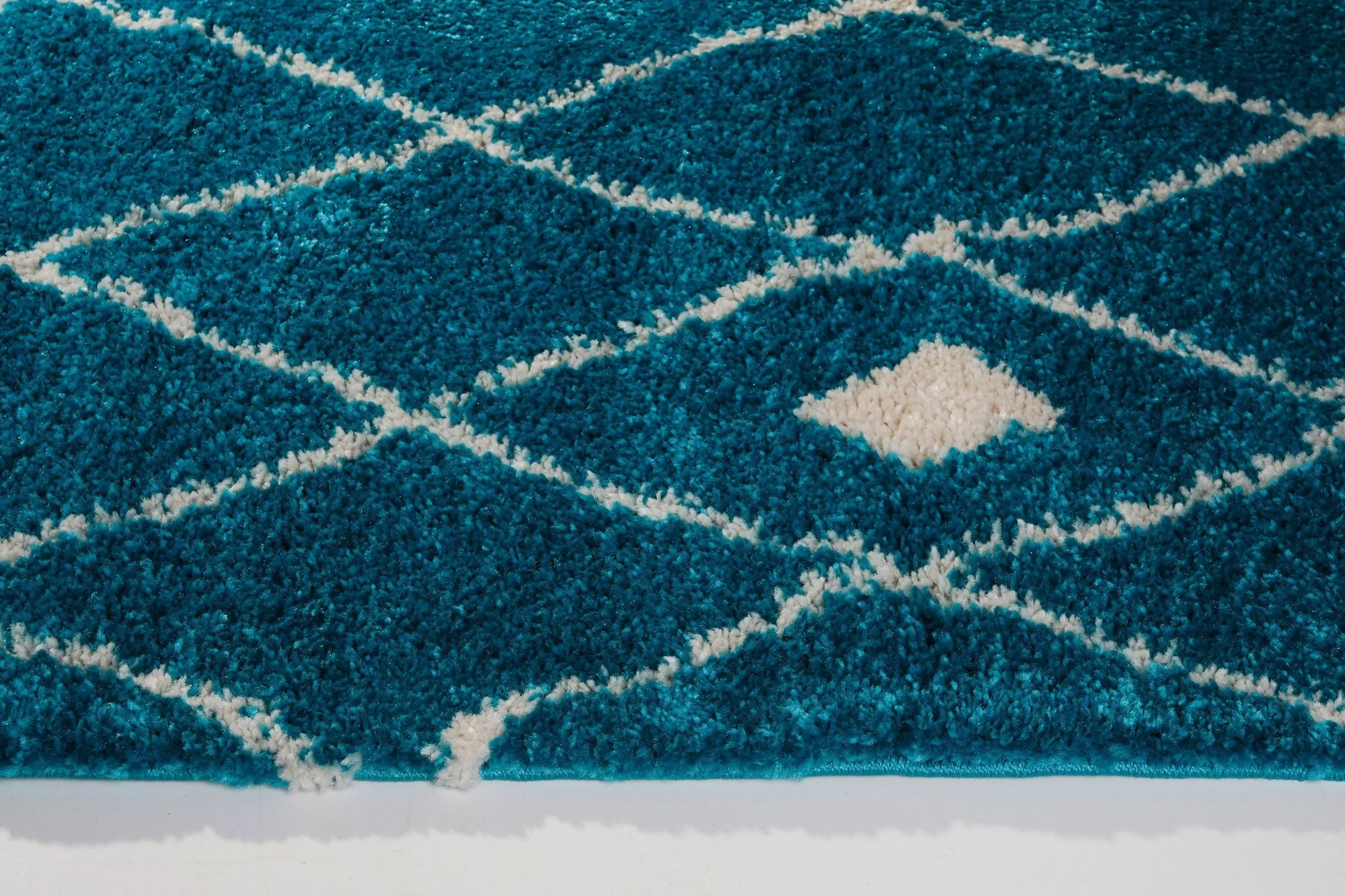 Victoria Trellis Turquoise Ivory Shaggy Area Rug, Diamond Design Rug ...